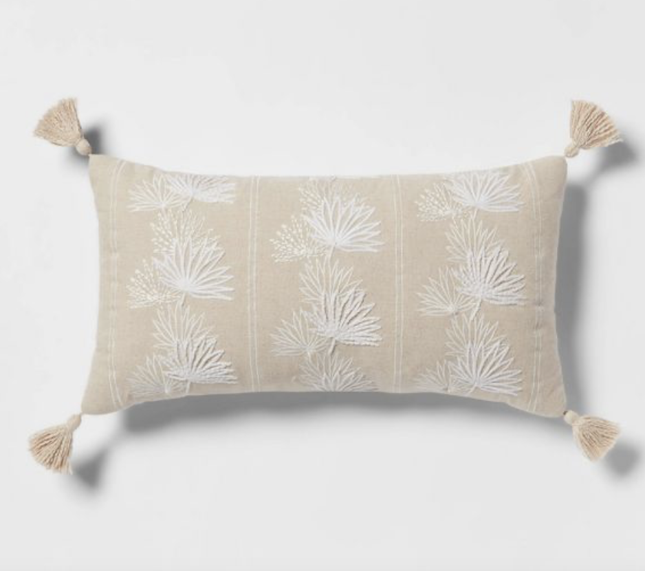 THE ULTIMATE GUIDE TO NEUTRAL THROW PILLOWS FOR SUMMER YOU MUST SEE