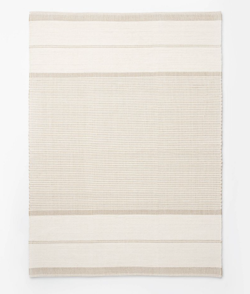 BEAUTIFUL MODERN COASTAL RUGS TO ENHANCE YOUR LIVING SPACE
